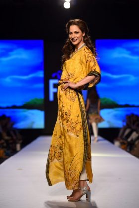 List Of Top Hottest Pakistani Models from Lollywood | N4M Reviews