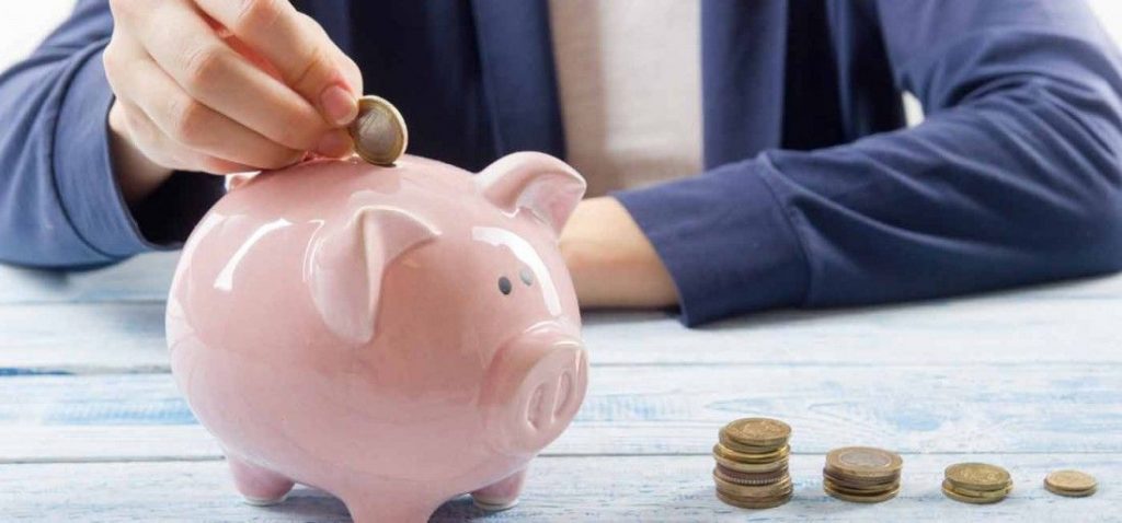 8 Easy Ways to Save Money And Build Up Your Bank Balance